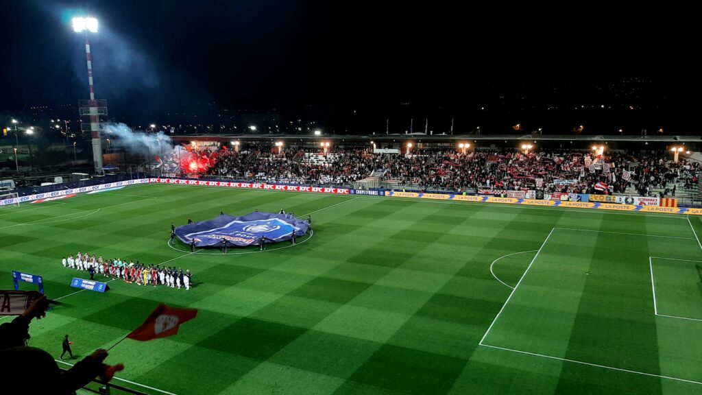 Il tifo a Cannes - Rivista Contrasti